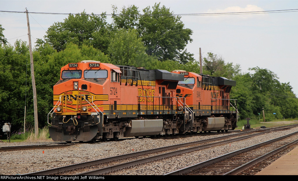 BNSF 5724